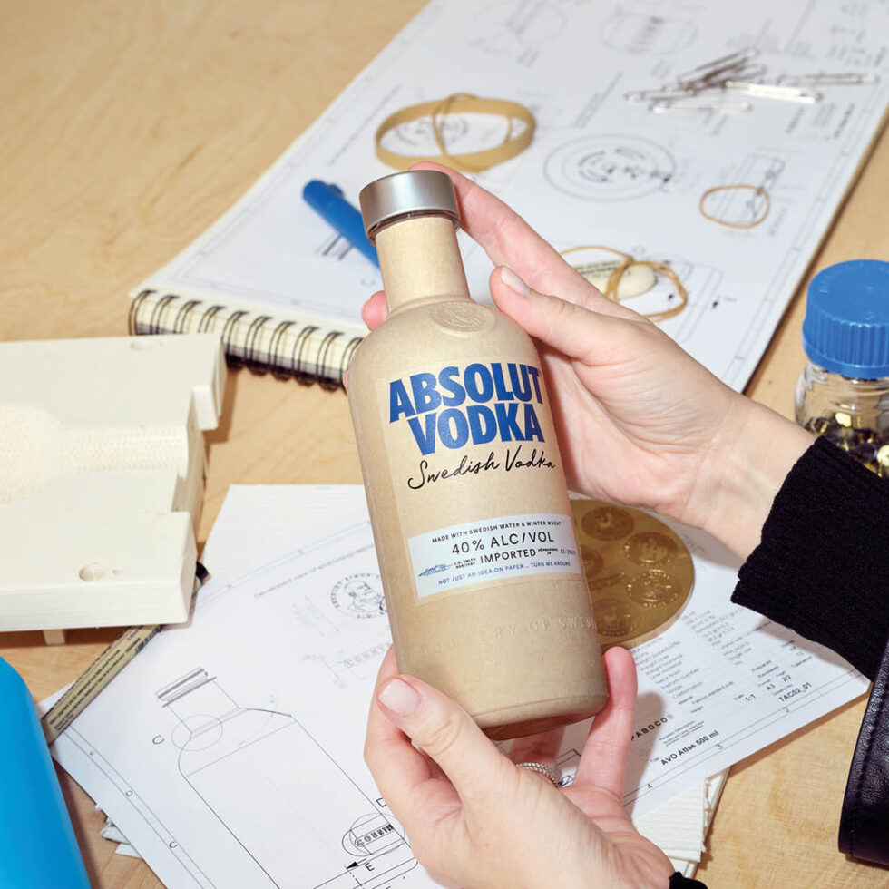 Absolut lanza las primeras botellas de papel disponibles comercialmente ...